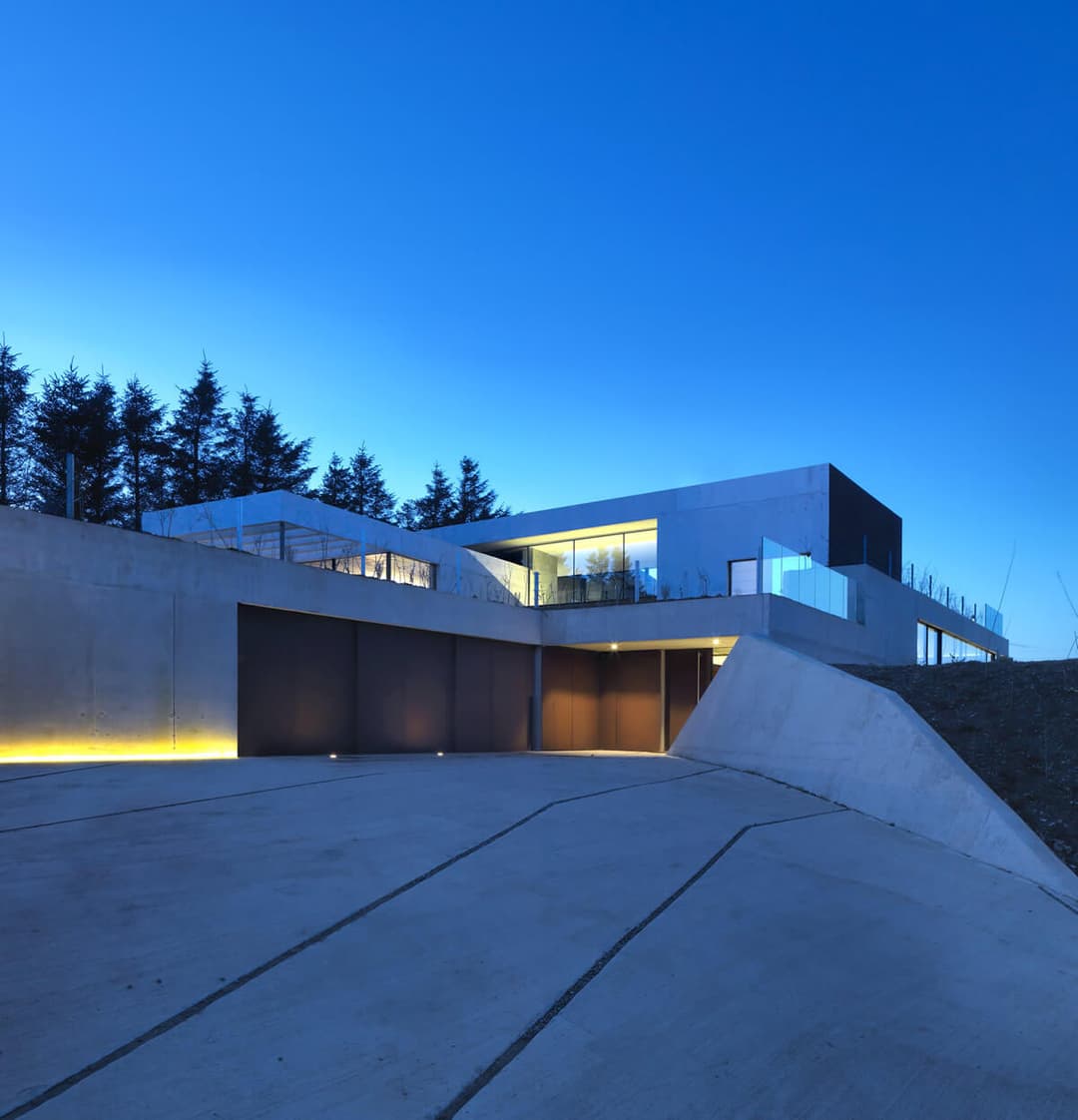 Stormy Castle | Loyn + Co Architects